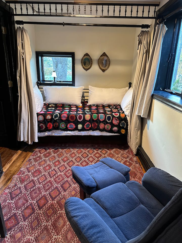 The Word Crone Cottage - Keswick Vineyards, Keswick