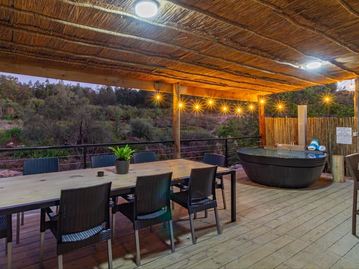 Wild Olive Cottage -Private Hot Tub - Wolseley