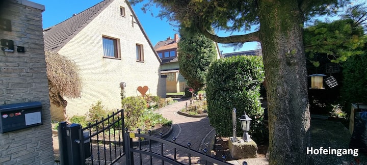 Wohnung: 3 Schlaf-/wohnzimmer, 2 Bäder, 1 Küche - Hannover