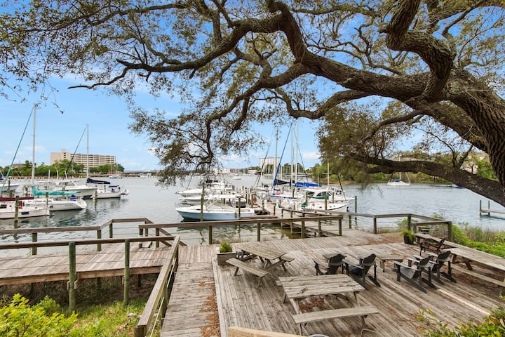 Nantucket Breeze
On Massalina Bayou - パナマ・シティ, FL
