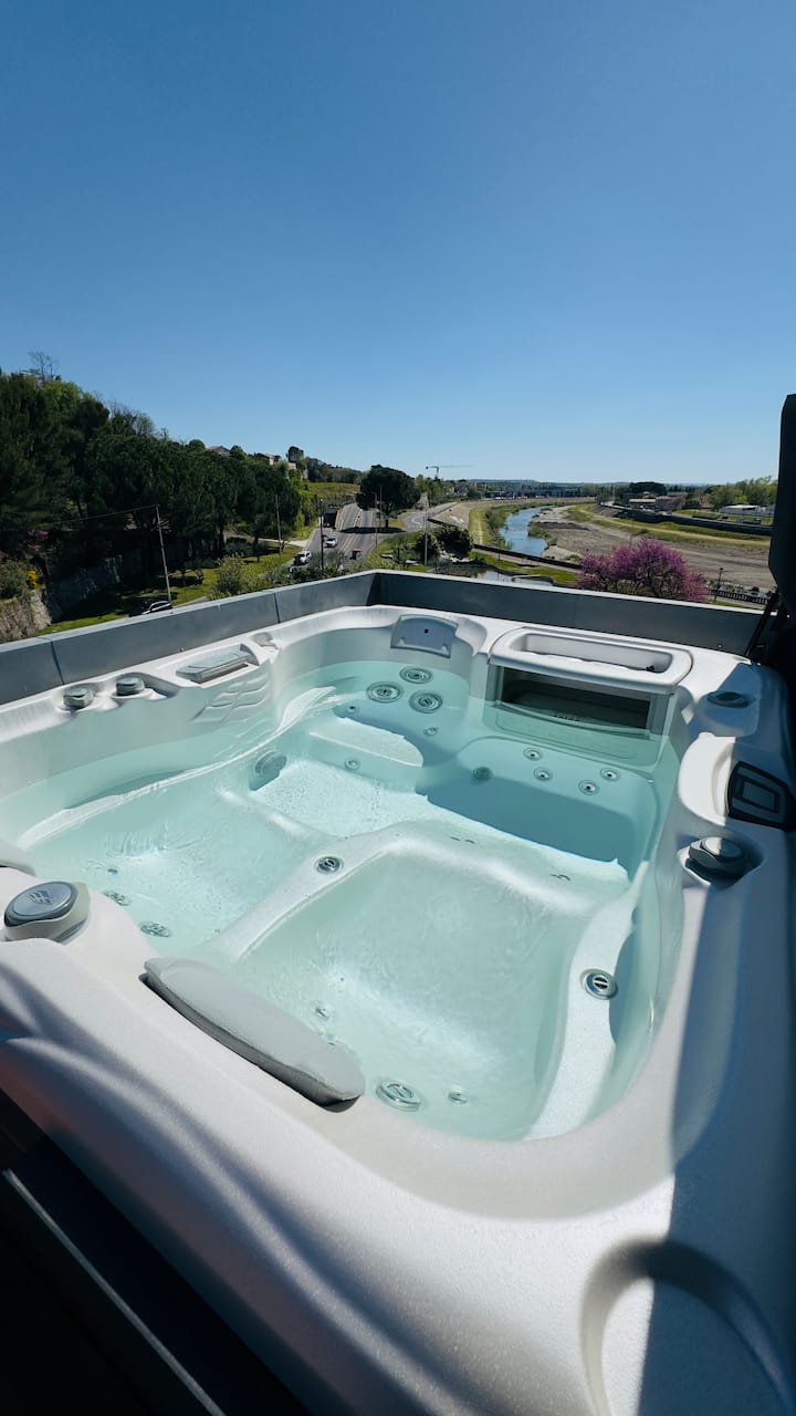 Moment De Parenthèse Jacuzzi Et Vue Panoramique - Alès