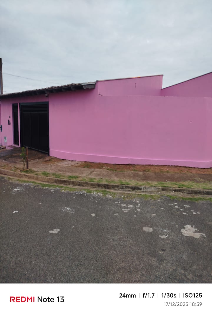 Casa Rosa Hostel E Lazer - Lins