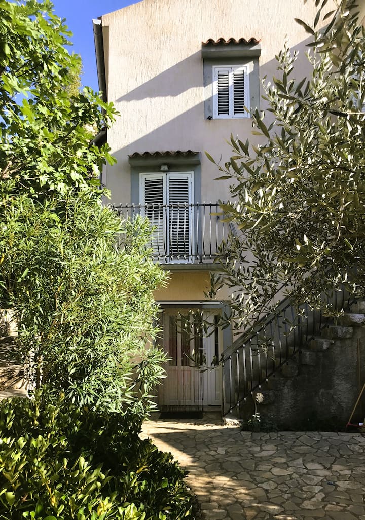 Modernisiertes Steinhaus Mit Garten - Zentrum Cres - Cres