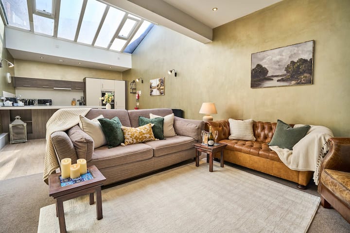 York City 3-floor Stay | Near Shambles | Sleeps 8 - York