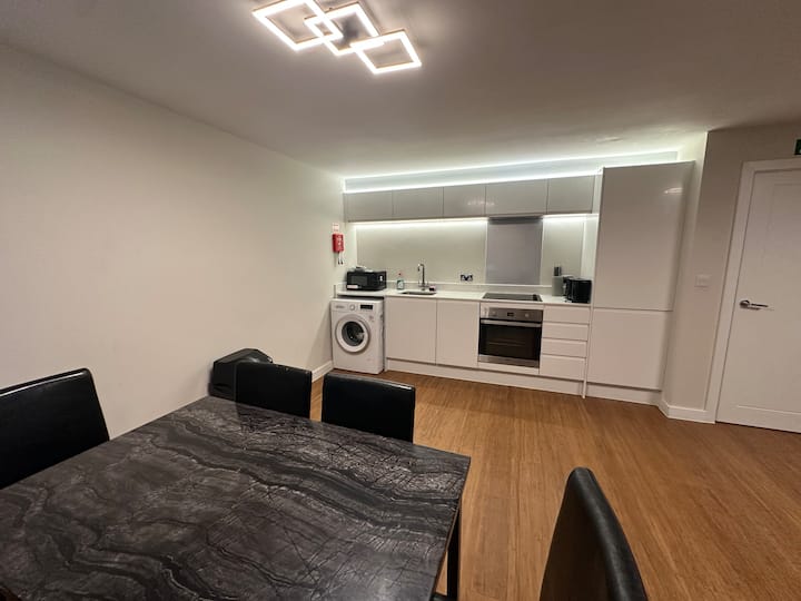 Six Bedroom House Town Centre - High Wycombe