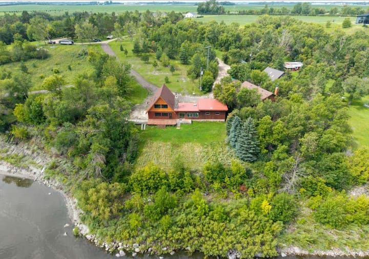 Family + Fishing Cabin On The Jamestown Reservoir - North Dakota