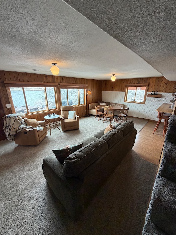Year-round Family + Fishing Cabin On The Reservoir - North Dakota