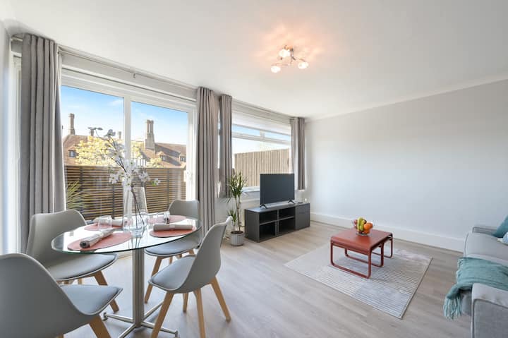 Bright & Spacious 2-bed - Easy Access To London - Surbiton