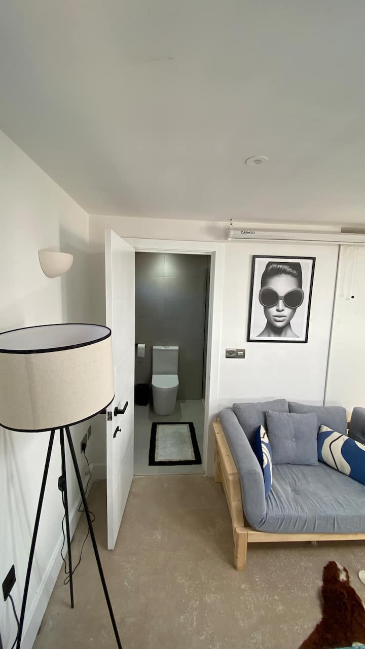 Modern Self-contained Annex - Bristol