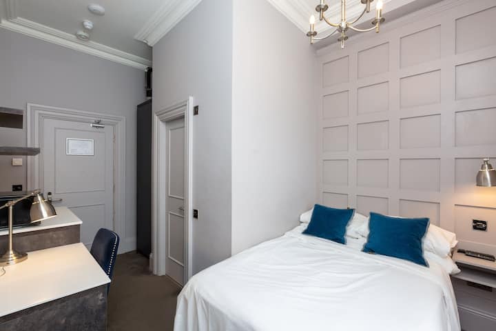 Modern Suite 47 Grove Park | Wifi & Tv - Dublin