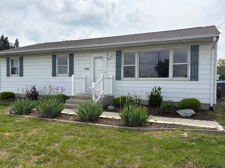 Simple Stays By The Shore | Lewes Cottage - Broadkill Beach, DE