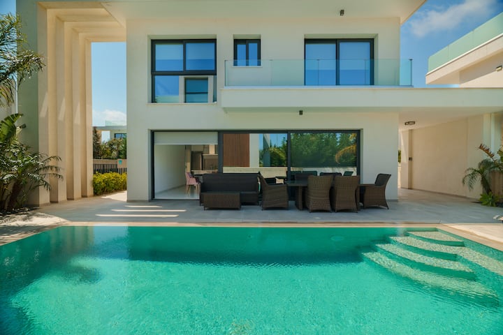 Sunrise Villa _by The Bay - Protaras