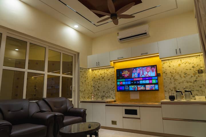 Studio Room With Indoor Swimming Pool - Thoothukudi