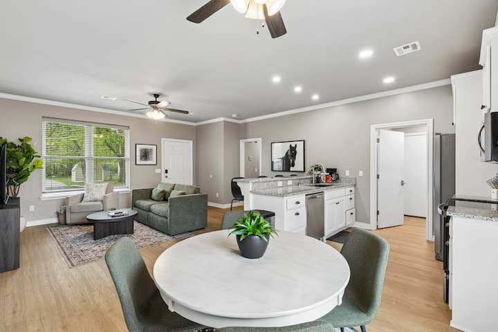 Easy Stay In Great Location - Close And Convenient - Edmond, OK