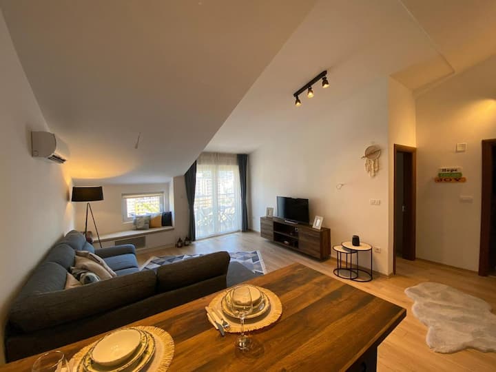 Stylish One-bedroom Retreat Budva With Balcony - Budva