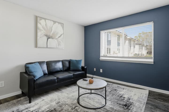 Modern 1br | Monthly Stay | Pool, Gym & Parking - Durham, NC