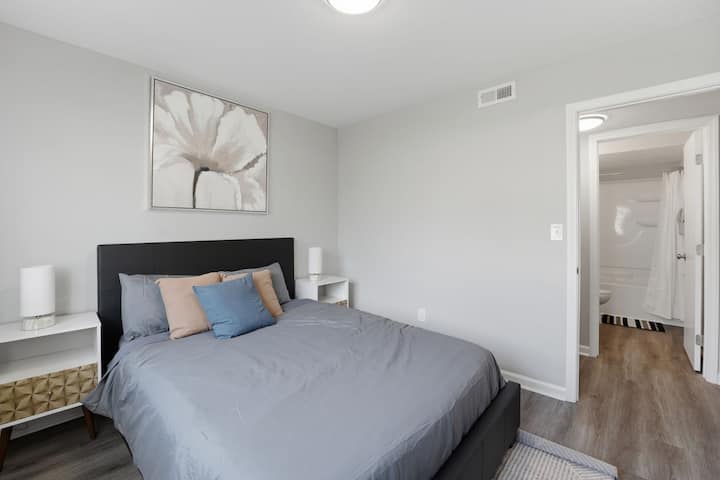 2br/2ba Apartment | Work-friendly | Extended Stay - Chapel Hill, NC