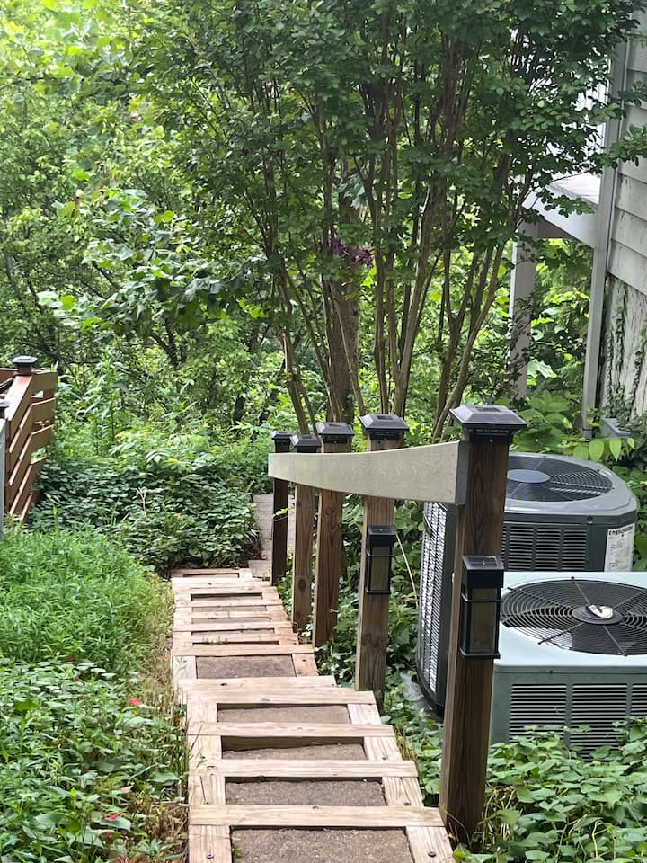 Cozy Home | Wooded Views & Easy City Access. - Charlottesville, VA