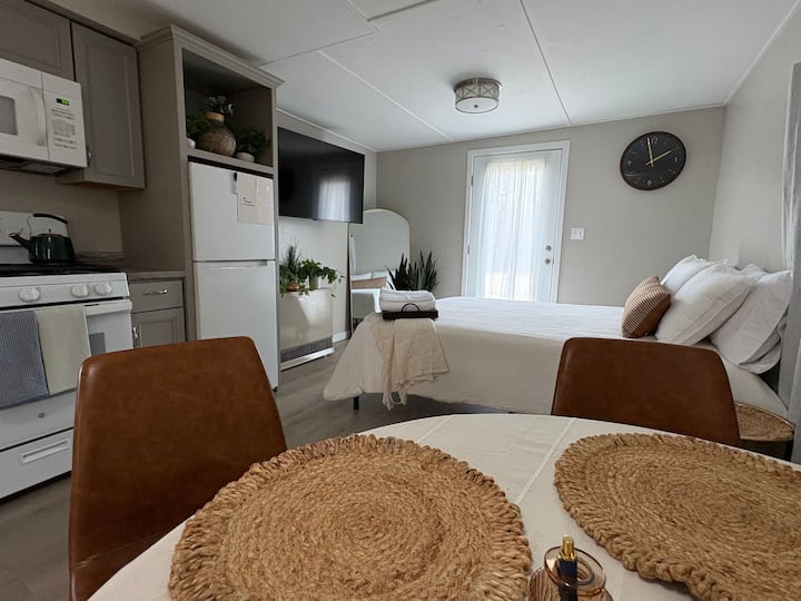 Cozy Anchorage Cabin, Full Kitchen & Deck - Anchorage