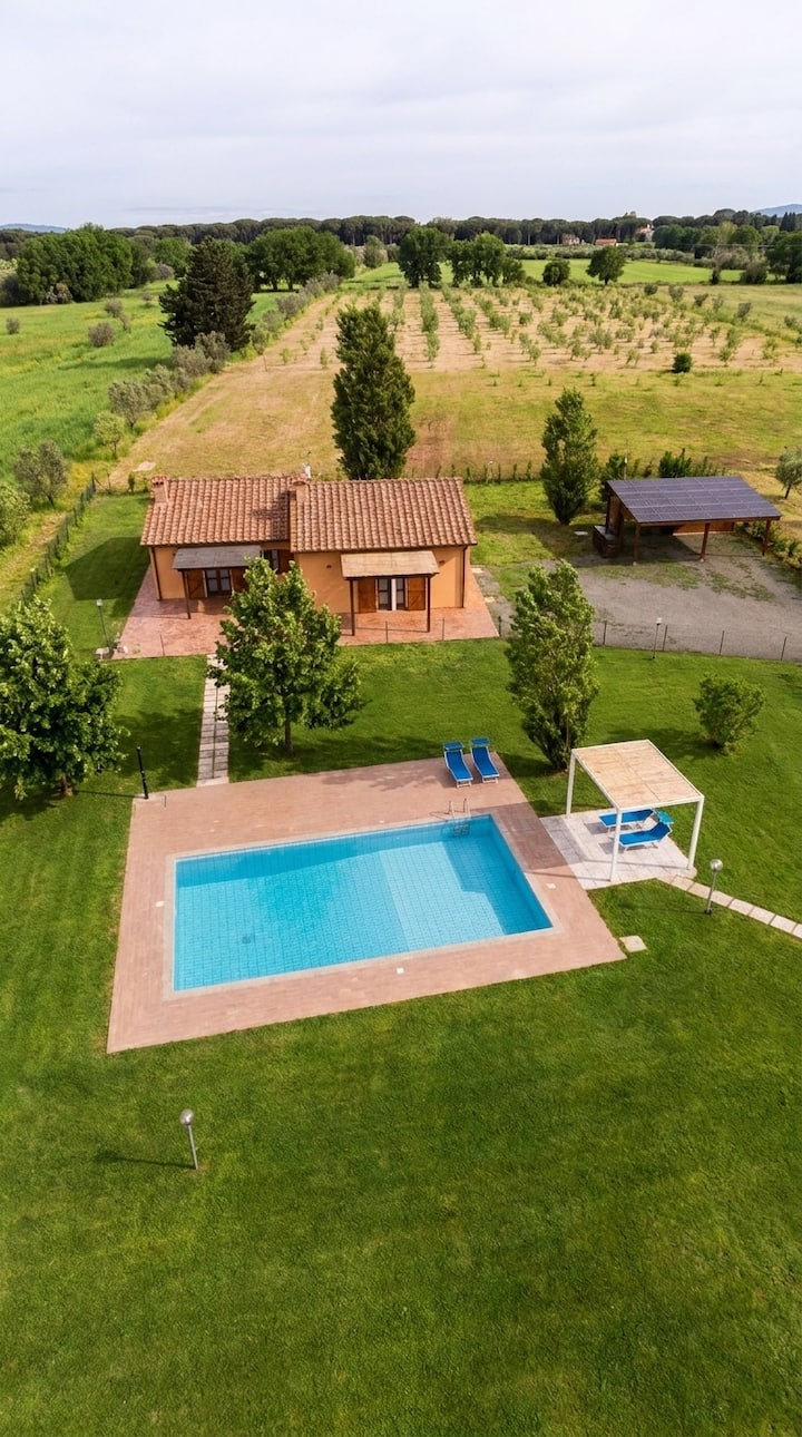 Stunning Villa With Private Pool - Cecina