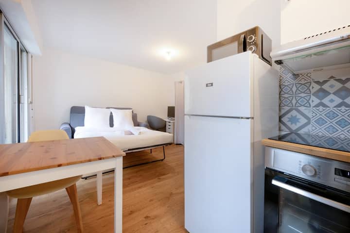 Charmant Studio Rénové Avec Terrasse - Proche Gare - Cenon