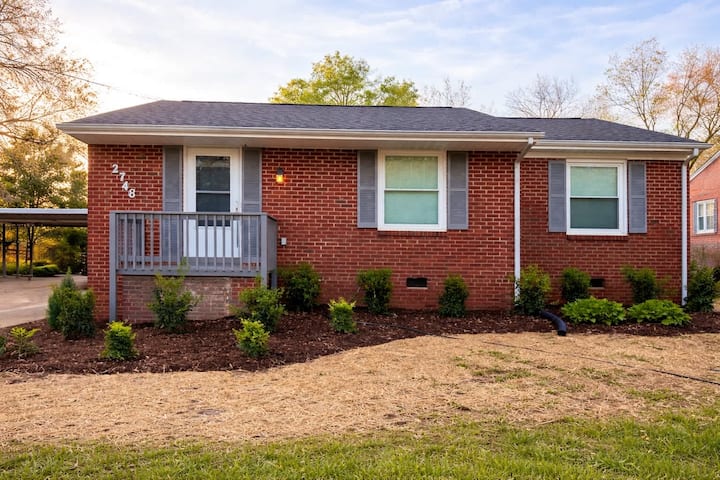 Spacious 4br Home With Game Room - Raleigh, NC