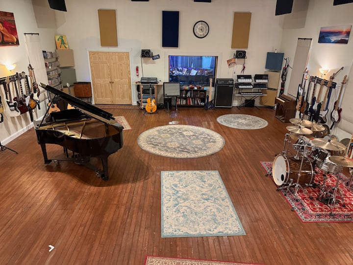 Jammin Bear Bunkhouse And Recording Studio - Hamburg, PA