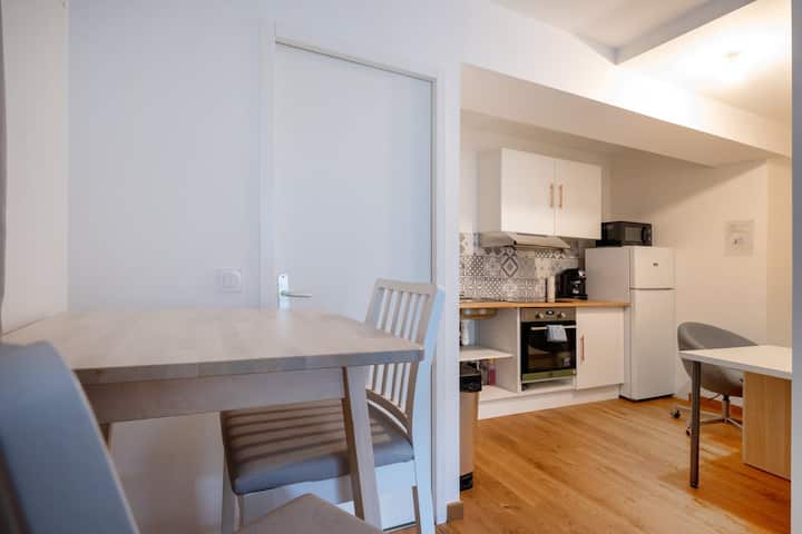 Cosy Studio Avec Terrasse - Parking / Saint Michel - Bordeaux