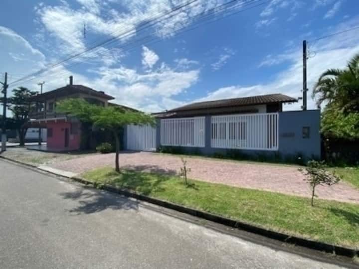 Casa Aconchegante Com Piscina Em Guaratuba-pr - Guaratuba