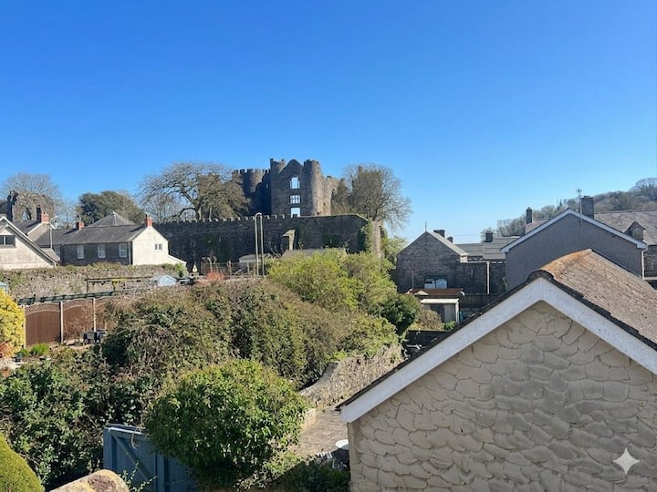 Dog Friendly Cottage Near The Sea With Parking - Laugharne