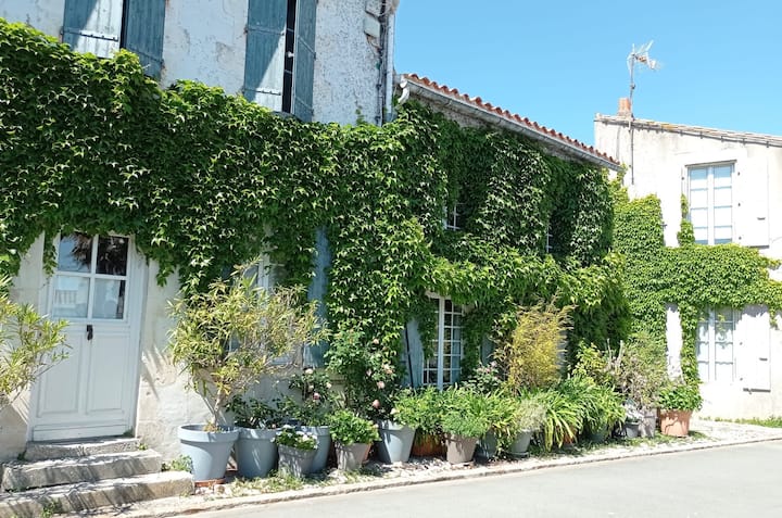 Studio En Plein Centre De La Couarde Sur Mer - La Couarde-sur-Mer
