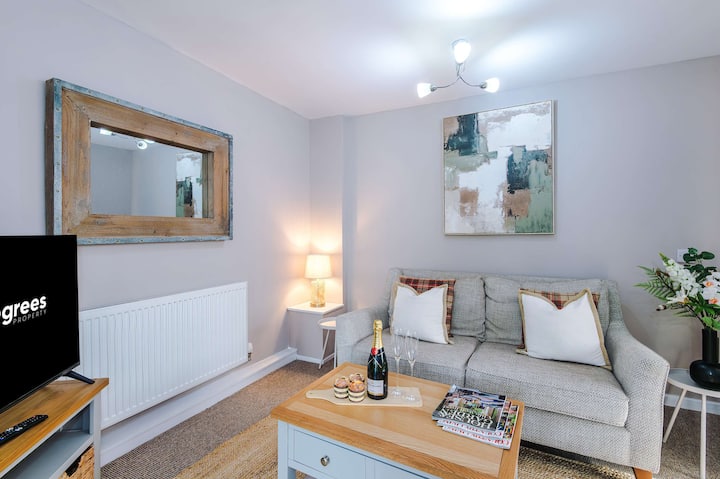 Comfortable 4 Bed Home, Perfect For Business Stays - Tarporley