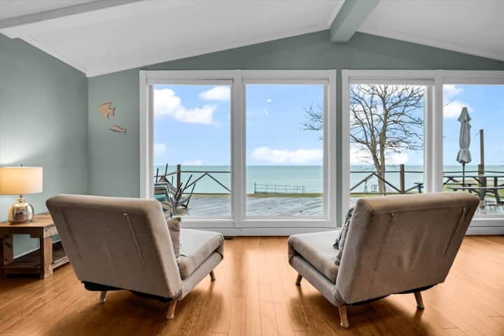 Lakefront Cottage | Breathtaking Lake Huron Views - Lakeport State Park, Lakeport