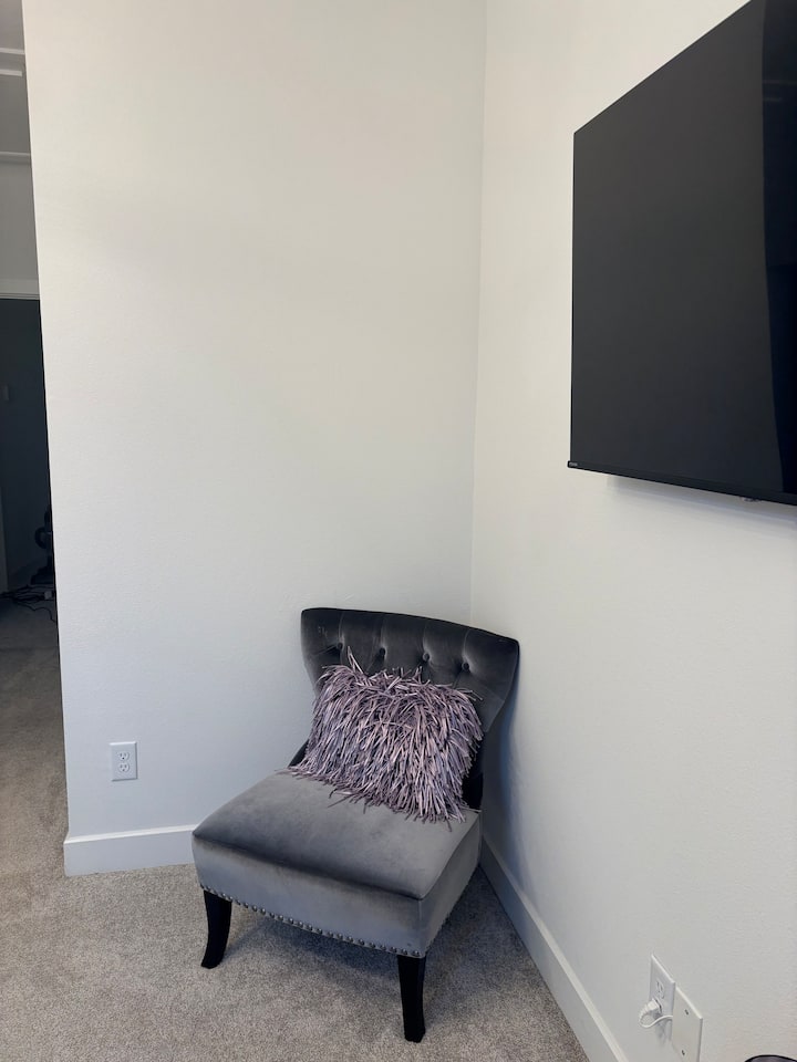 Private Room + Bath In Luxury 4,000 Sqft Home 1a - Missouri City, TX