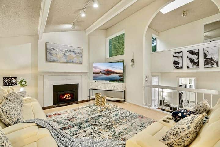 Bv1: Great Location, Huge Yard - Bellevue, WA