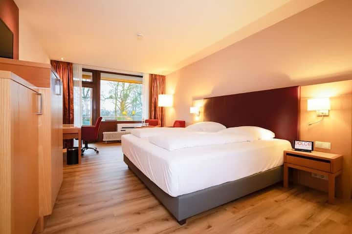 Superior Room | Dolce Bad Nauheim | Parkland Views - Bad Nauheim