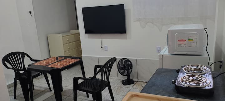Alugo Casa De Fundo Tipo Kitnet, Mobiliado. - Americana
