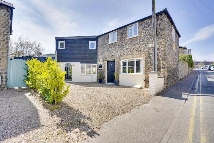 Entire Detached Cottage In The Heart Of Newmarket - 뉴마켓