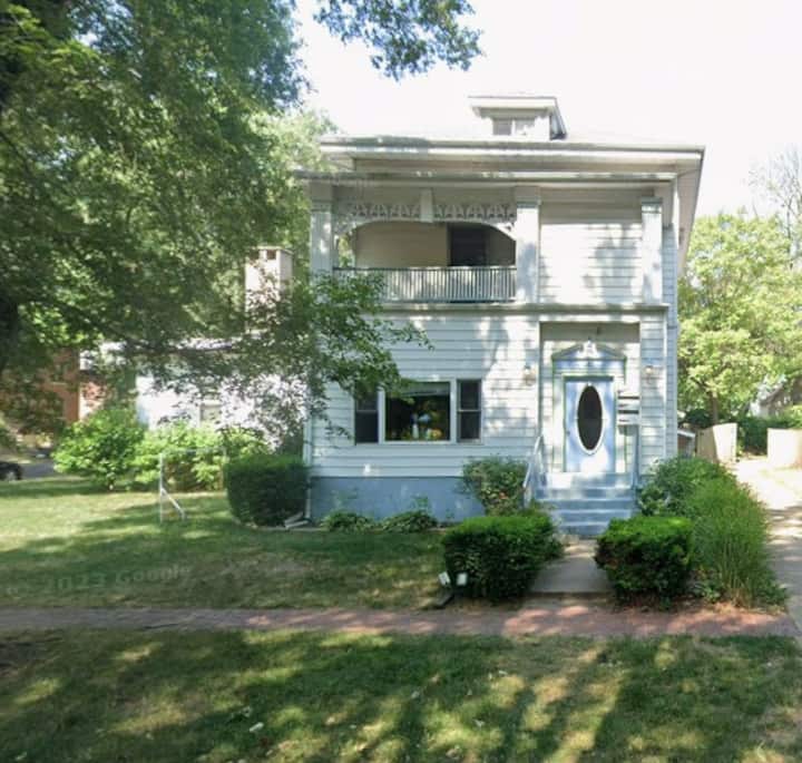 The Lincoln Loft - Cozy Springfield Stay - Springfield, IL