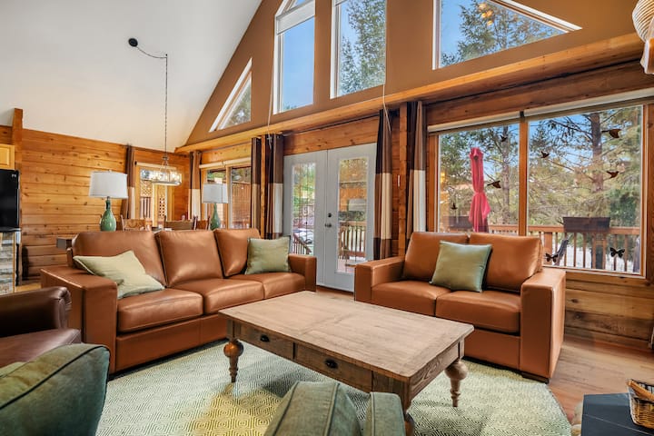 Emberwood | Hot Tub | Pool Table | Wood Fireplace - Radium Hot Springs