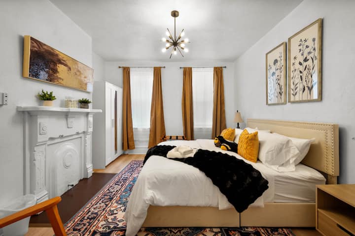 Double Living, Yard, Bbq, Massage & South Side Fun - Pittsburgh, PA