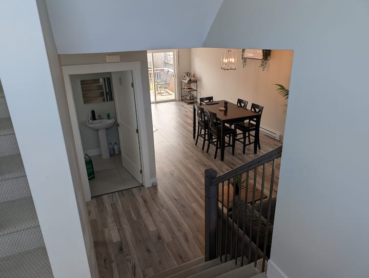 3 Clean Upstairs Rooms In Modern Home Near Halifax - Halifax