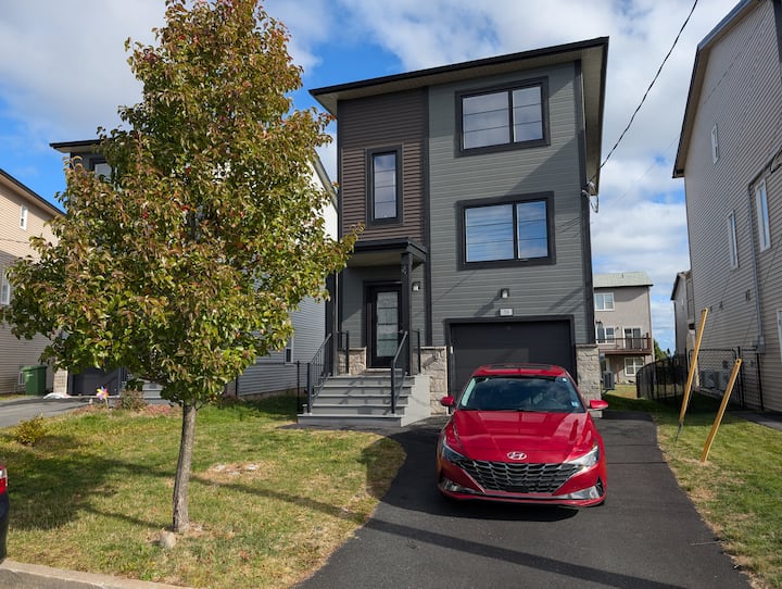 Modern Home Near Halifax - 4 Rooms & 3 Baths - Halifax, NS, Canada