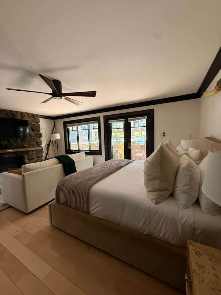 Spacious 3 & 3 In Aspen's Core With Sauna! - Aspen, CO