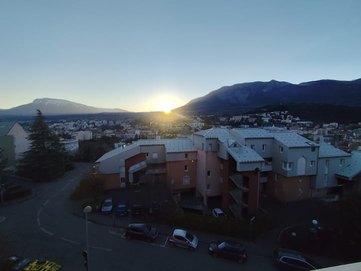 Bel Appartement, Superbe Vue Au Pied D'une Colline - Gap