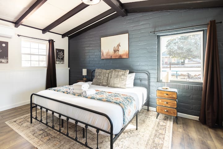 Trail Riders Inn - Standard Single King - Tombstone, AZ