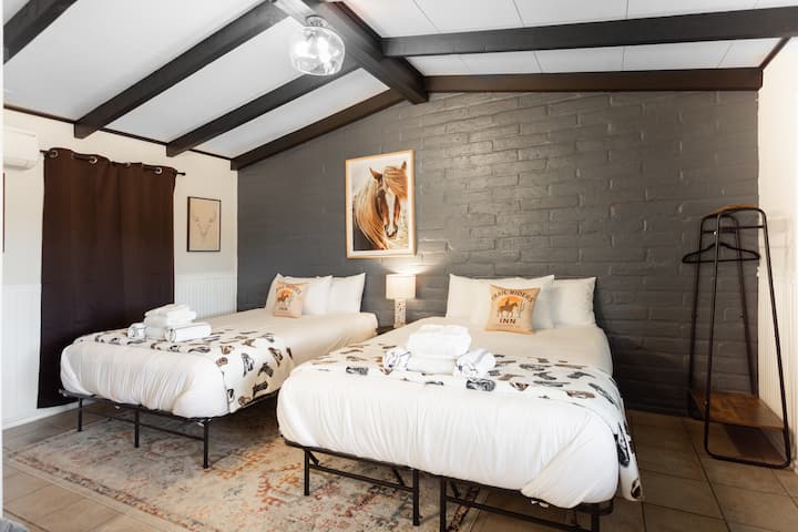 Trail Riders Inn - Premium Double Queen - Tombstone, AZ