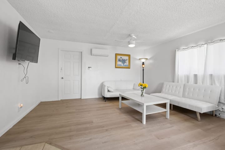 0.49 Acres 1br Guesthouse In Ontario Pet Friendly - Rancho Cucamonga, CA