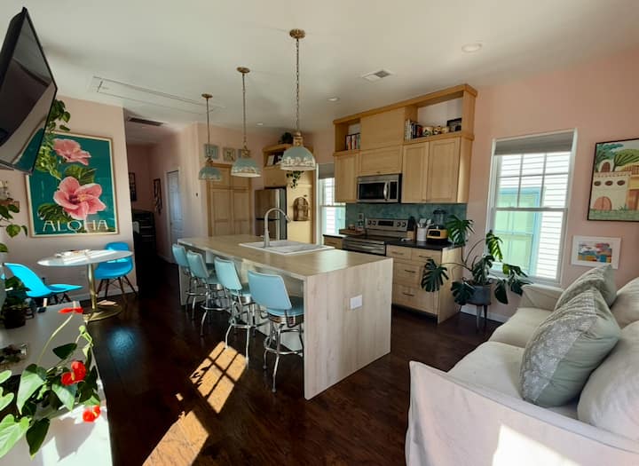 Downtown 2br 2ba Walking Distance To King Street - Charleston, SC