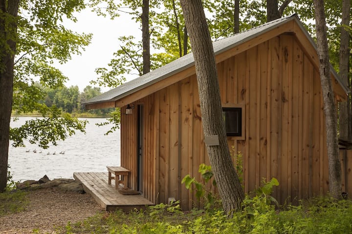 Quiet Tiny Cabin Retreat - Kingston, Ontàrio, Canadà